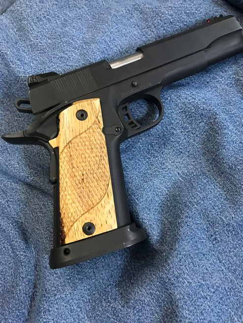 RIA - 1911 Double Stack FS HC Grips - w/MagWell - w/Signature Checkeri ...